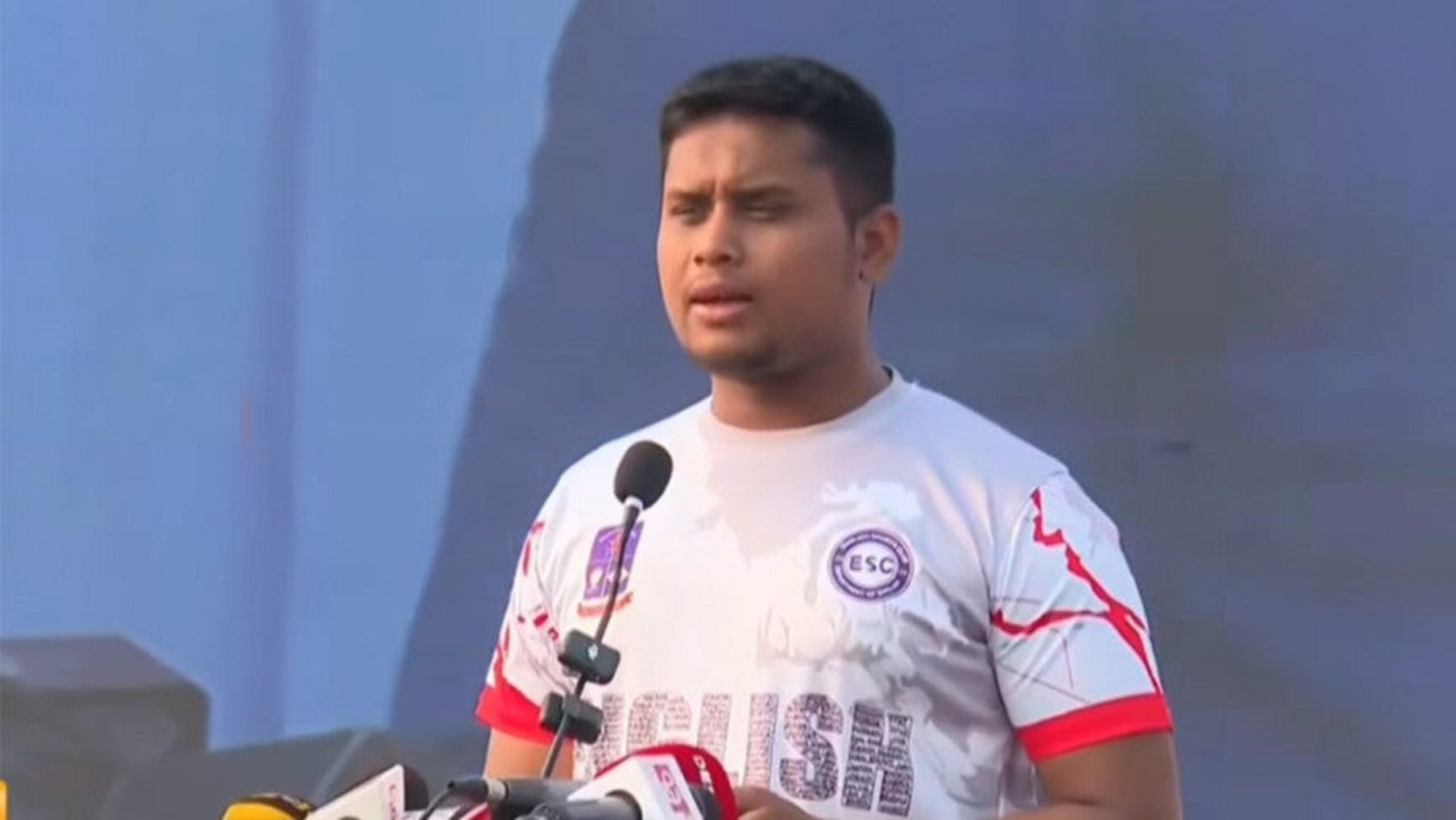 সেনাবাহিনীকে নিয়ে হাসনাতের নতুন পোস্ট ভাইরাল